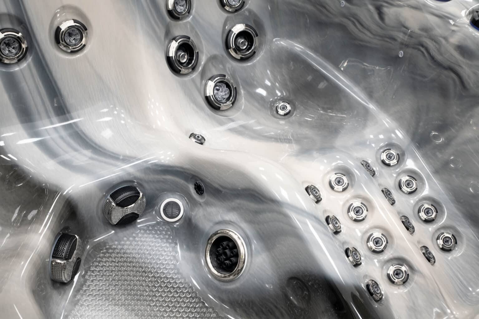 Refresh - Shop Valley Pool & Spa - Deluxe Range, Platinum Spas