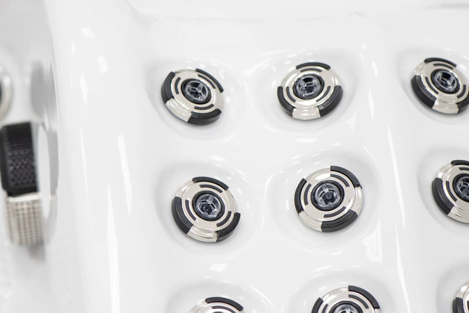 Happy - Shop Valley Pool & Spa - Deluxe Range, Platinum Spas